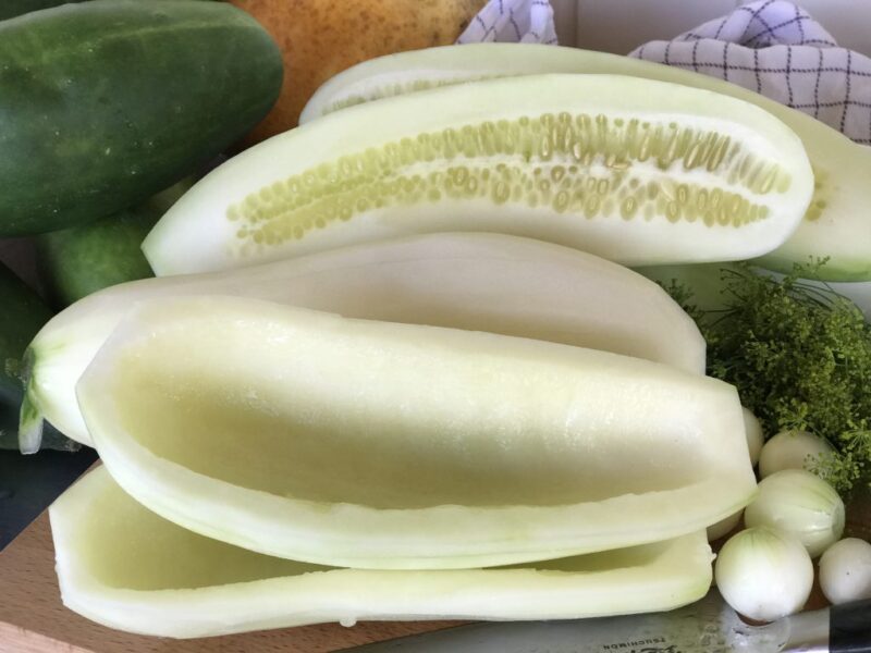 Syltede asier, uden saltning med dild og andre krydderier.